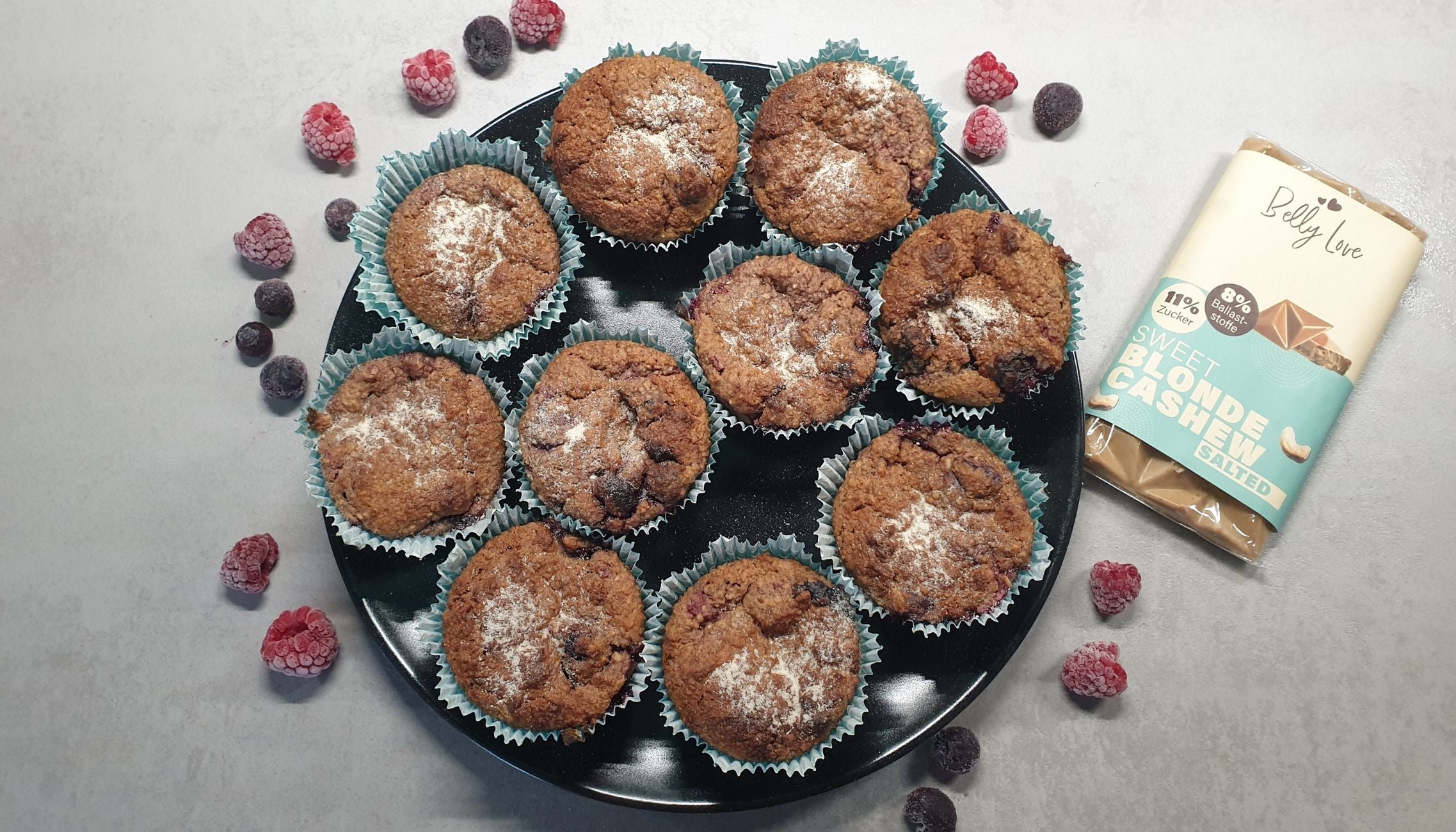 White Chocolate Berry Muffins – BellyLove.eu