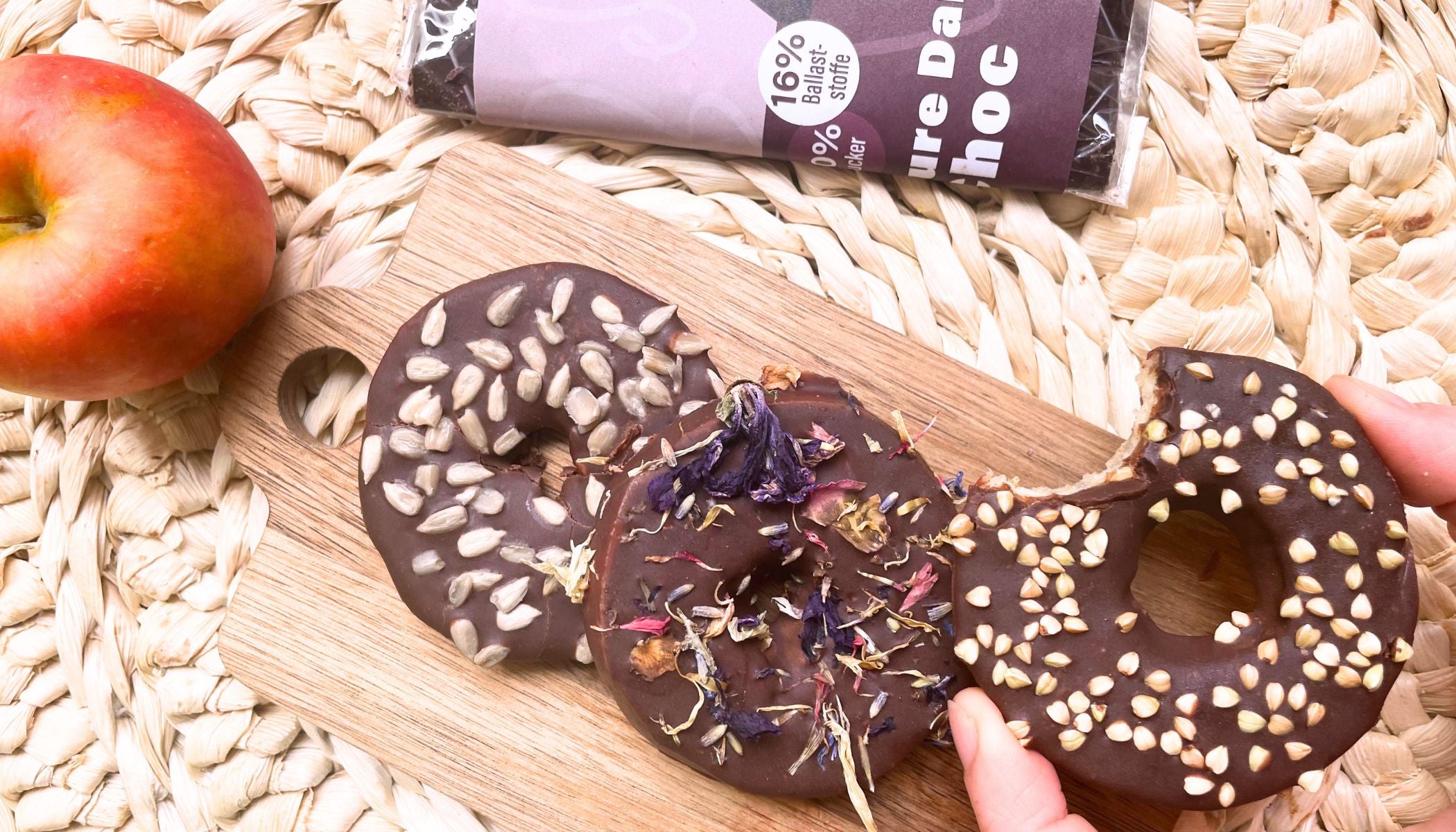 Apfel-Donut mit Schokoladenmantel – BellyLove.eu